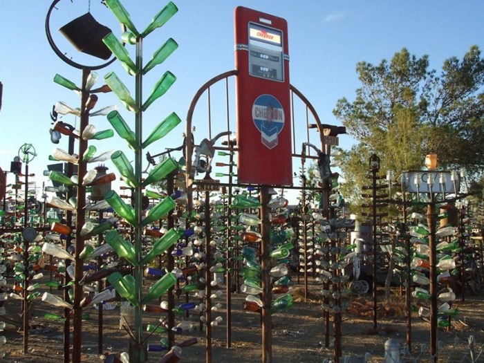 The Bottle Tree Ranch of Elmer Long | Amusing Planet
